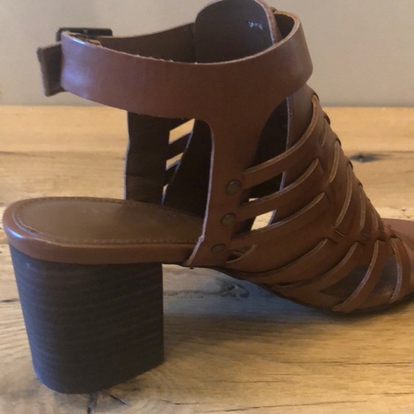 Very Volatile | Shoes | Very Volatile Vertical Block Heel Open Toe ...